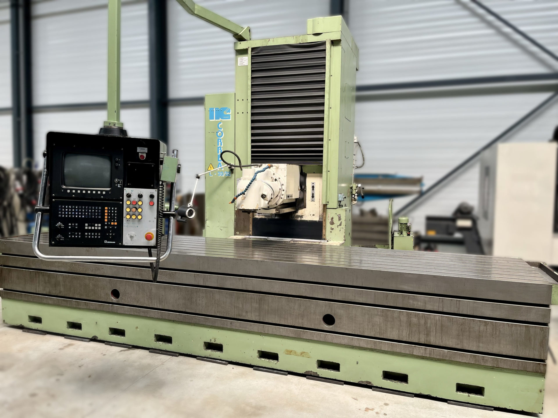 Bed Type Universal CN Milling Machine - CORREA L30/32 - Axel Machines
